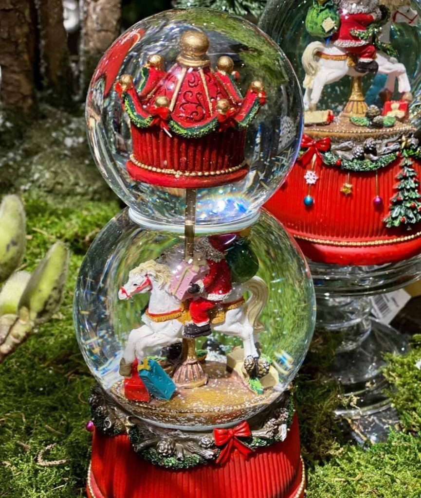 Beautiful objects to decorate your Christmas table | Narmino florist ...